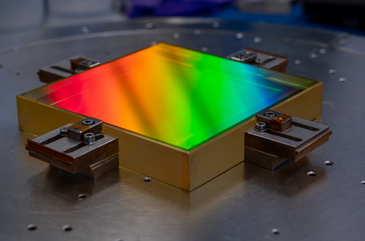 IOM Leipzig: New ion beam etching system for patterning optical ...