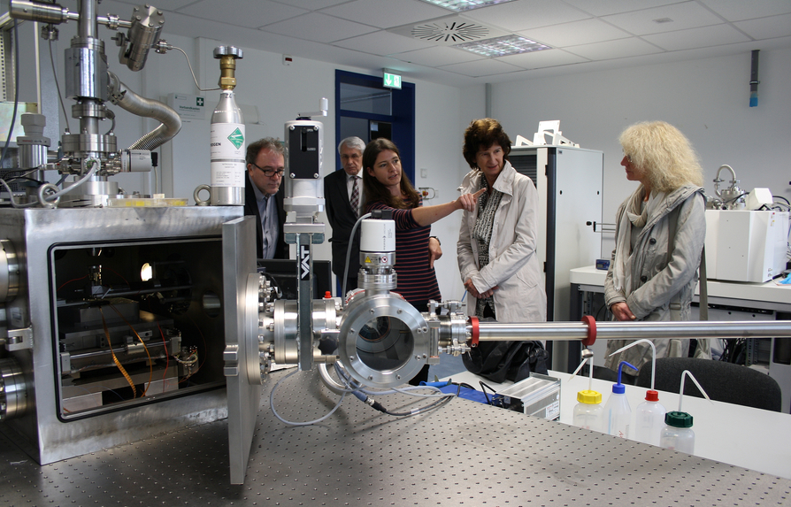 IOM Leipzig: Dr. Eva-Maria Stange - Staatsministerin des Freistaates ...