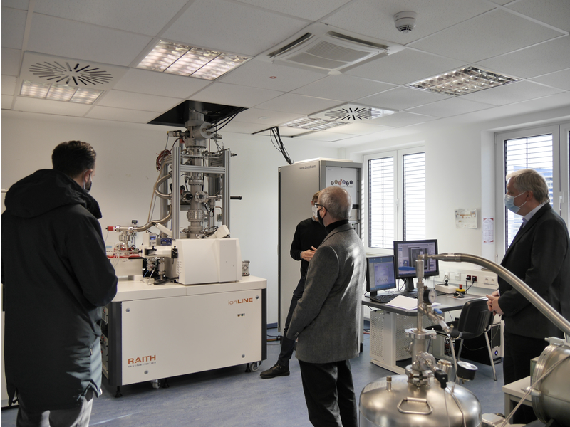 IOM Leipzig: Sächsischer Staatsminister und Rektorin der Universität ...